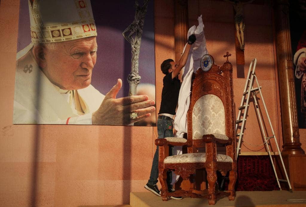 Pope to see Syrian refugee crisis up close on first day of Mideast trip ...