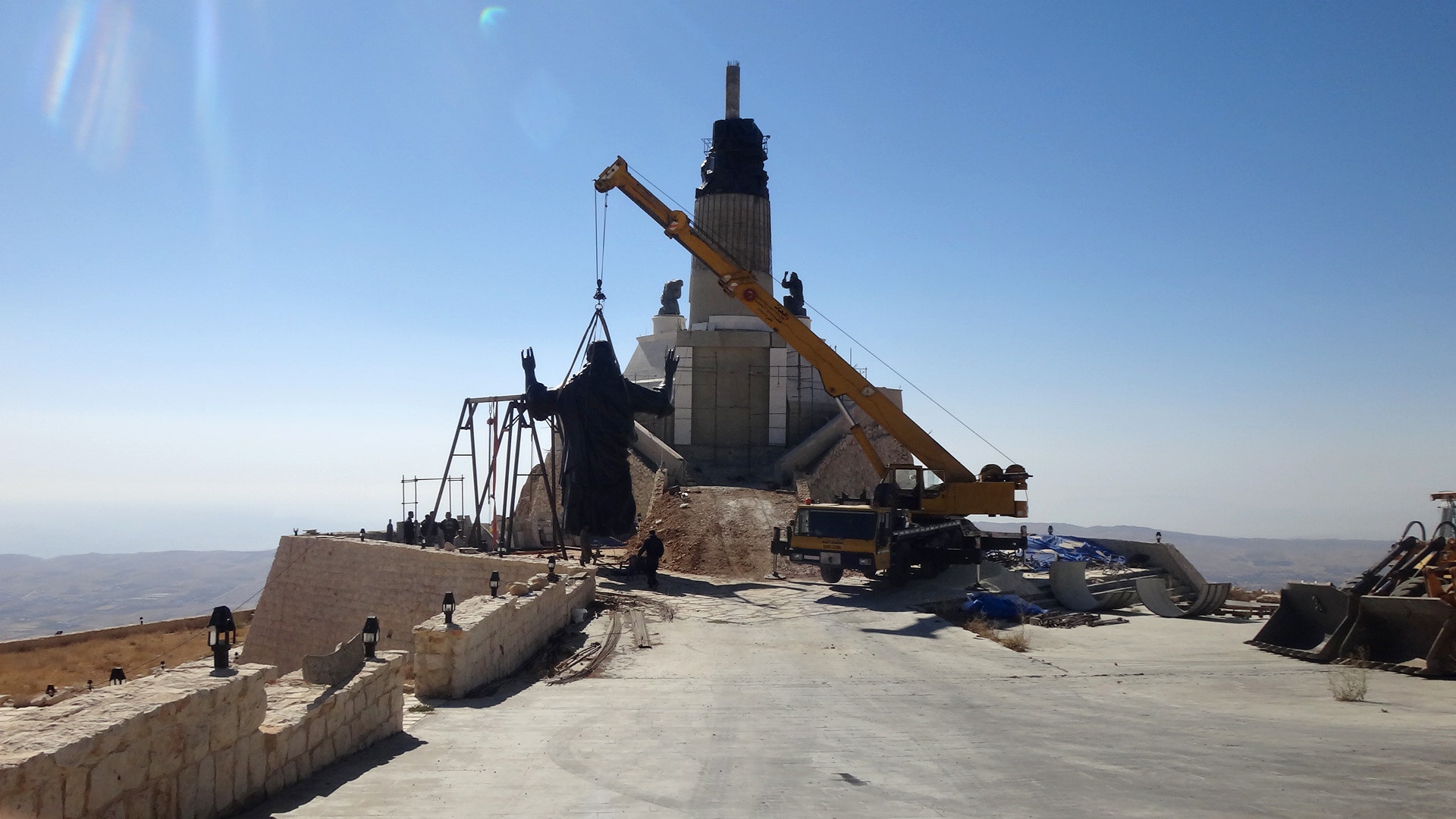 In midst of Syrian war, giant Jesus statue arises | Fox News