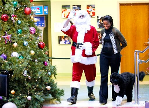 ‘Twas the Night Before Christmas and Mrs. Obama Gives Out Santa’s ...