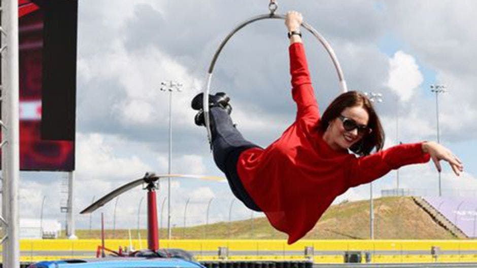 Acrobat Erendira Wallenda to hang from helicopter at CMS | Fox News