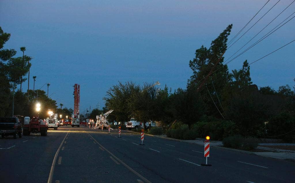 Tens of thousands without power after monsoon storm hits Phoenix area ...