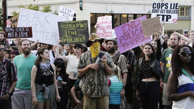 Hundreds protest Washington state police shooting of shoplifting ...