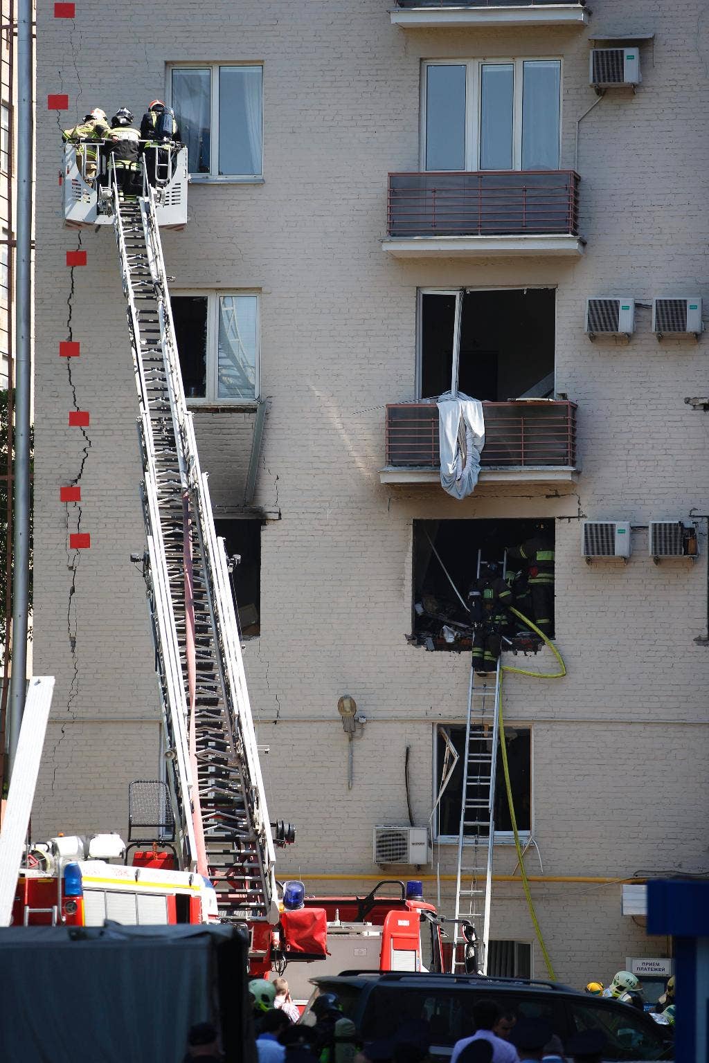 US diplomat among 4 hurt in Moscow apartment explosion | Fox News