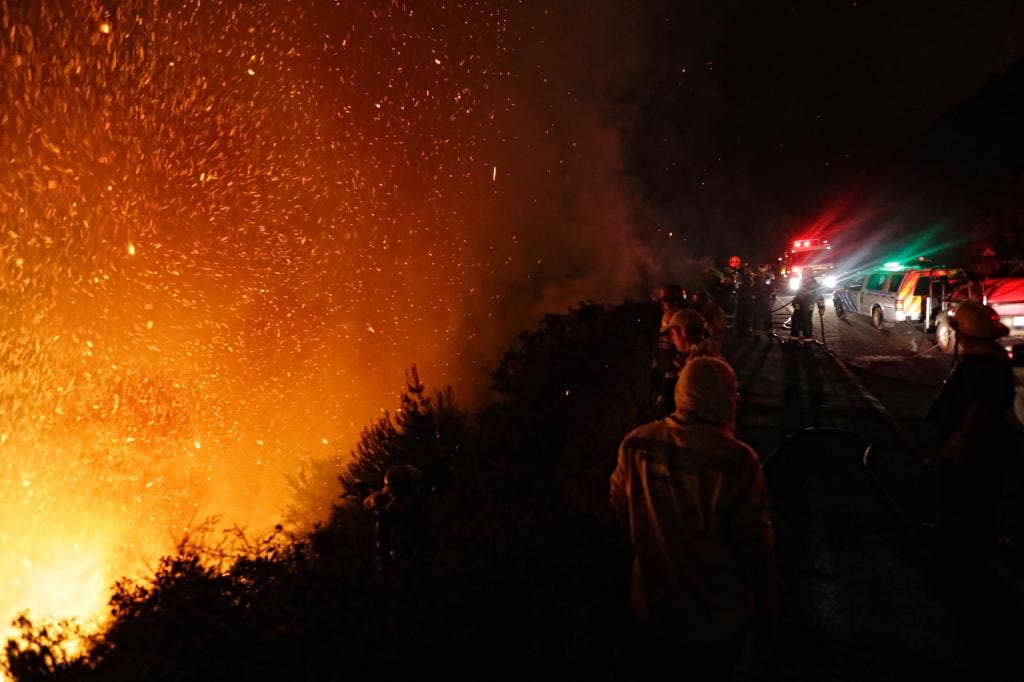 Wildfire around iconic Table Mountain in South Africa still not under ...