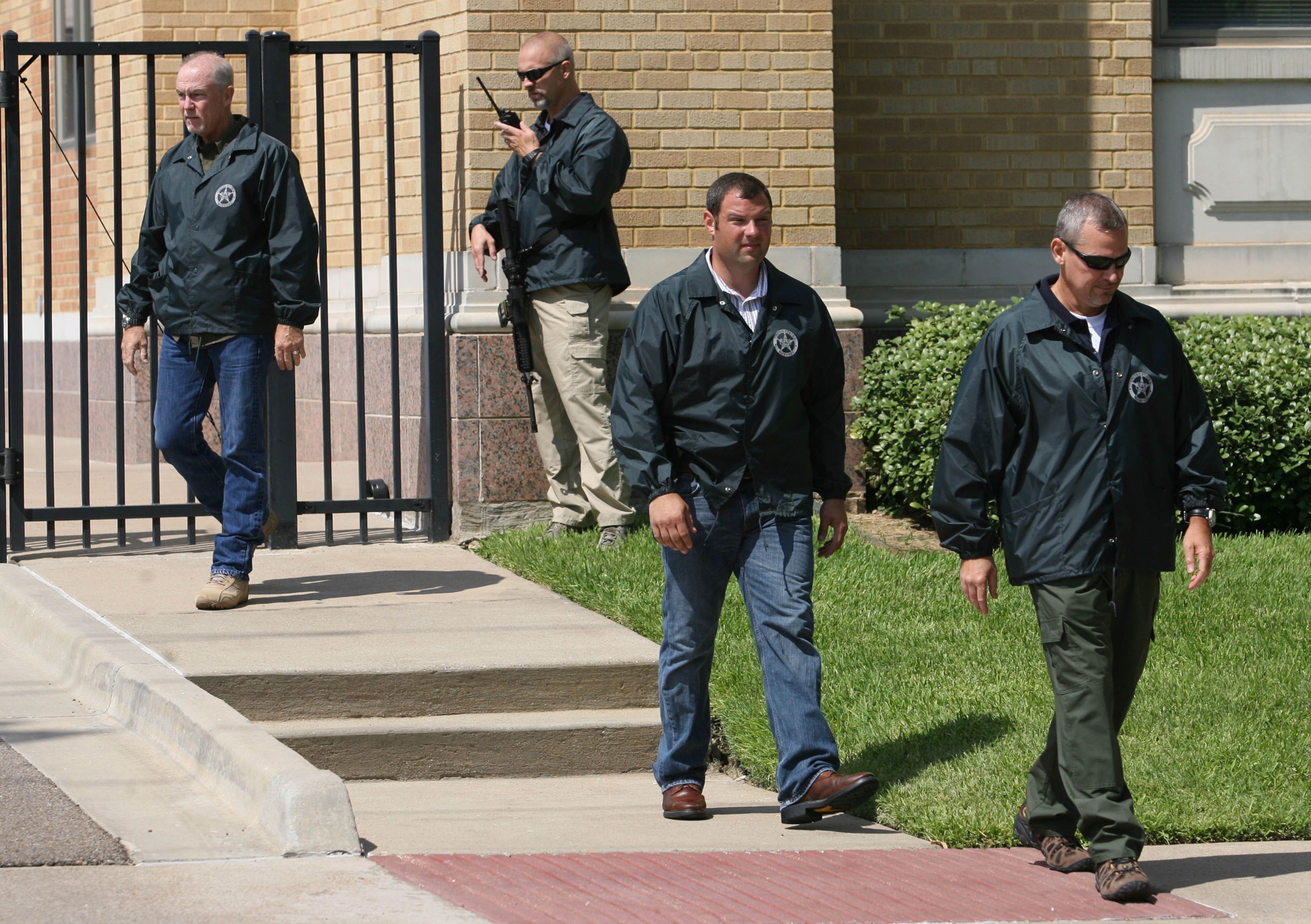 AWOL soldier defiantly shouts '09 suspect's name | Fox News