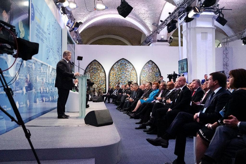 Ukrainian president urges Russian withdrawal from eastern Ukraine ...