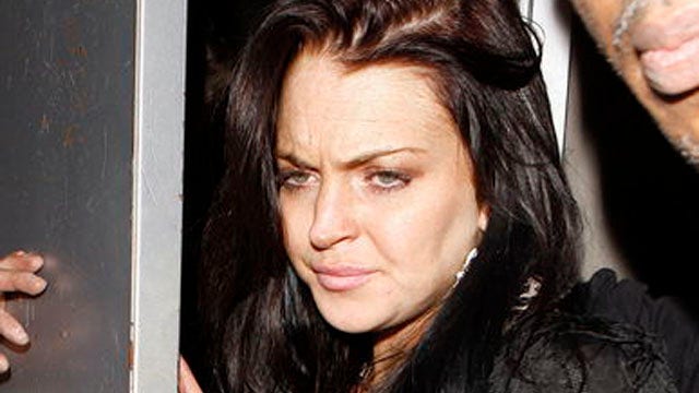 Lindsay Lohan Photographed Injecting Syringe, Kissing Paris Hilton ...