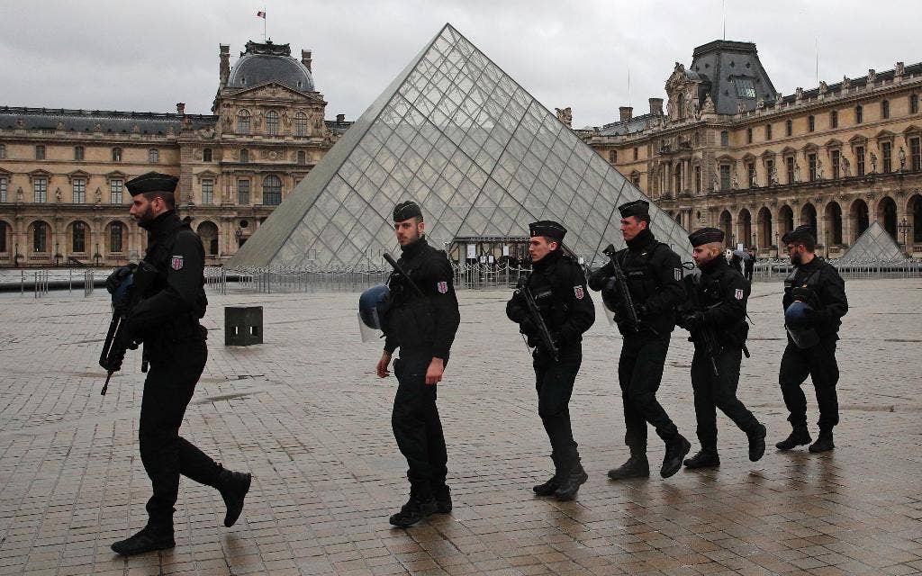 Condition of hospitalized suspect in Louvre attack worsens | Fox News