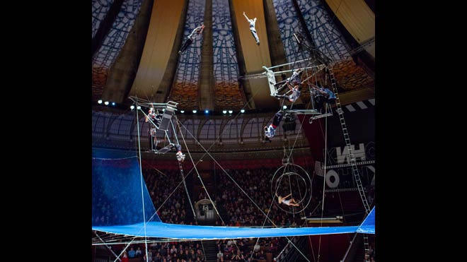 Acrobat falls through safety net during circus show in Moscow | Fox News