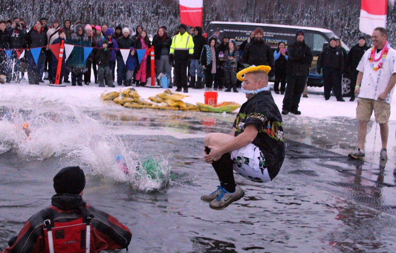 Alaskans dive into 32-degree water in annual polar plunge event | Fox News