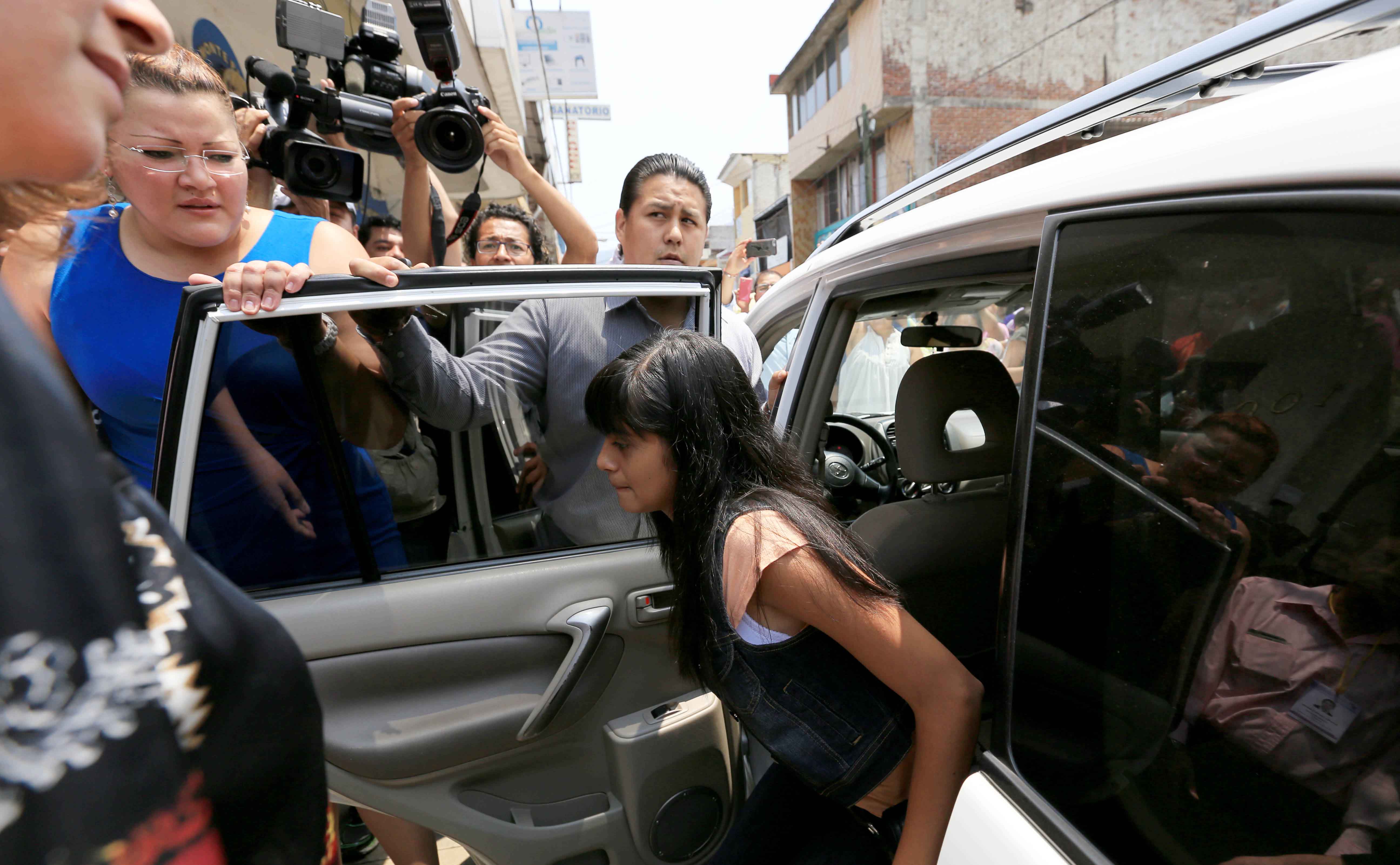 Judge returns Mexican girl Alondra to the custody of her mom in Houston ...