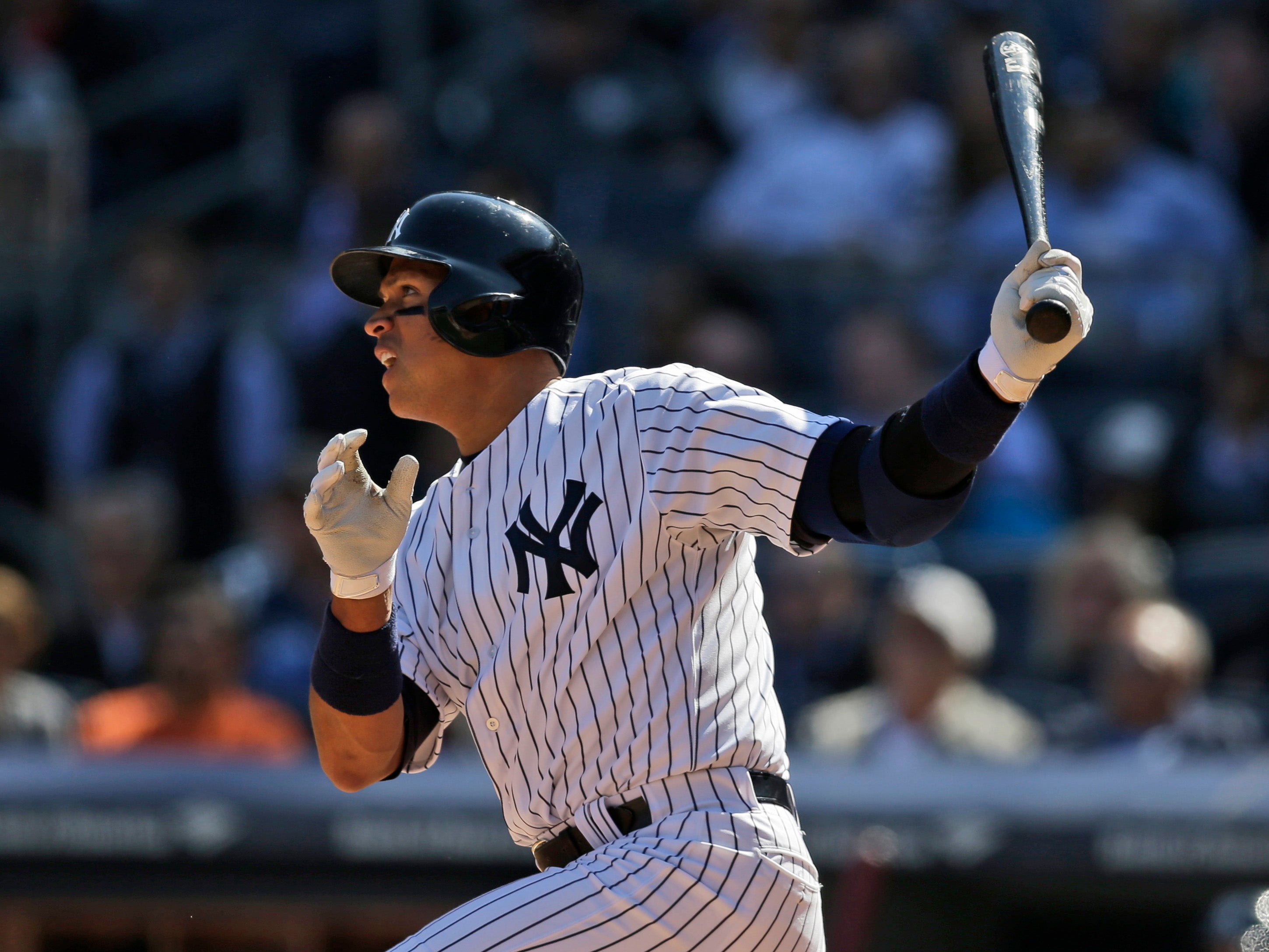 A-Rod back on the field after season-long ban, receives loud ovation at ...