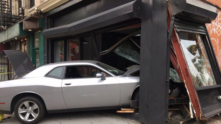 Car plows into Brooklyn cafe, injures 4 | Fox News