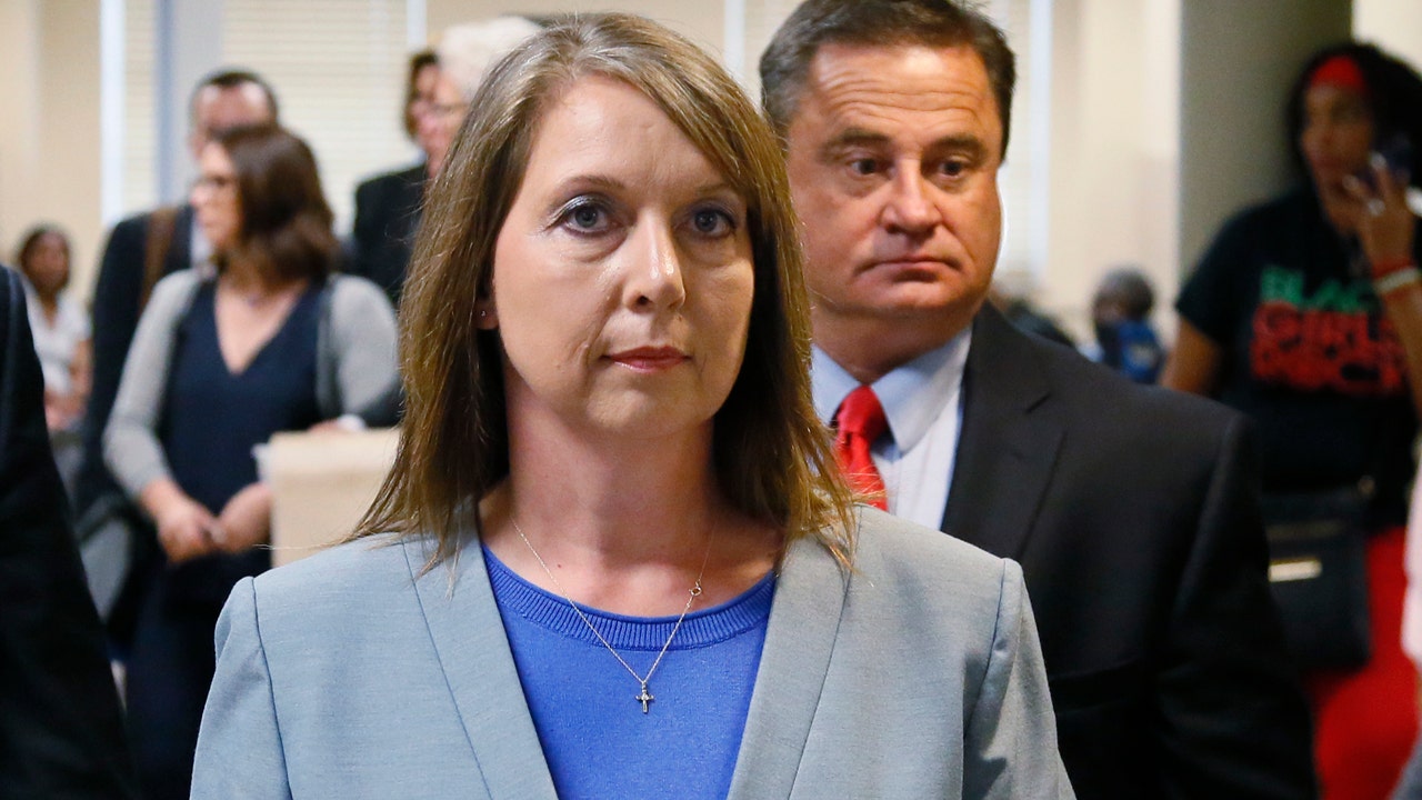 Betty Shelby, Tulsa cop acquitted in shooting death of Terence Crutcher ...