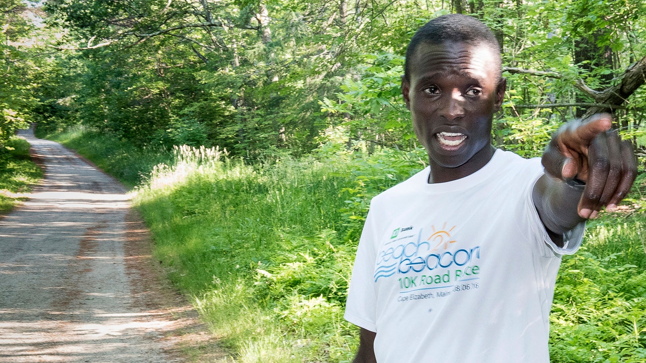 Professional runner outruns 2 bears while training in woods in Maine ...