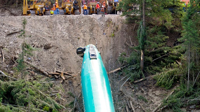 Crews hoist second Boeing 737 fuselage from derailment site | Fox News
