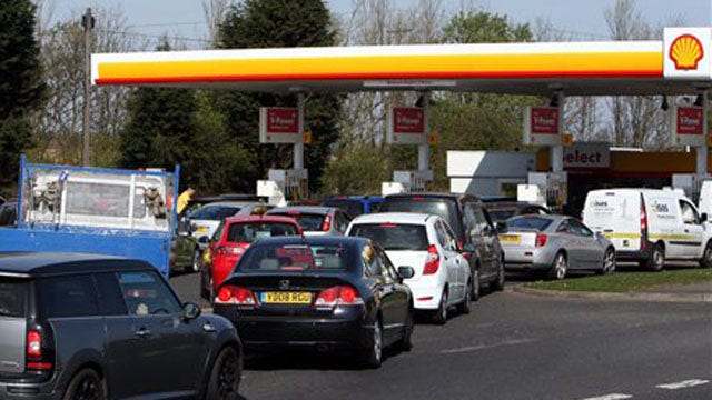 UK police ask gas stations to close after fuel panic-buying | Fox News