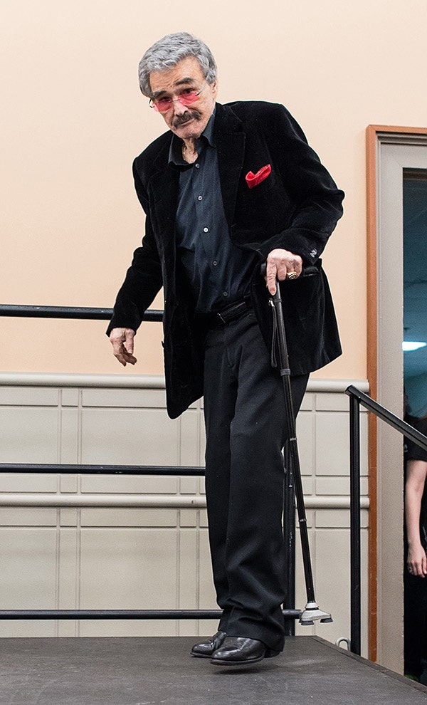 Burt Reynolds' gaunt frame makes star nearly unrecognizable | Fox News