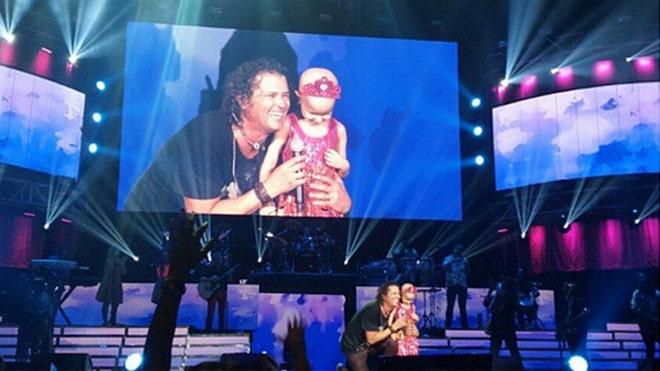 Carlos Vives invites little girl with cancer onstage with him in Miami ...
