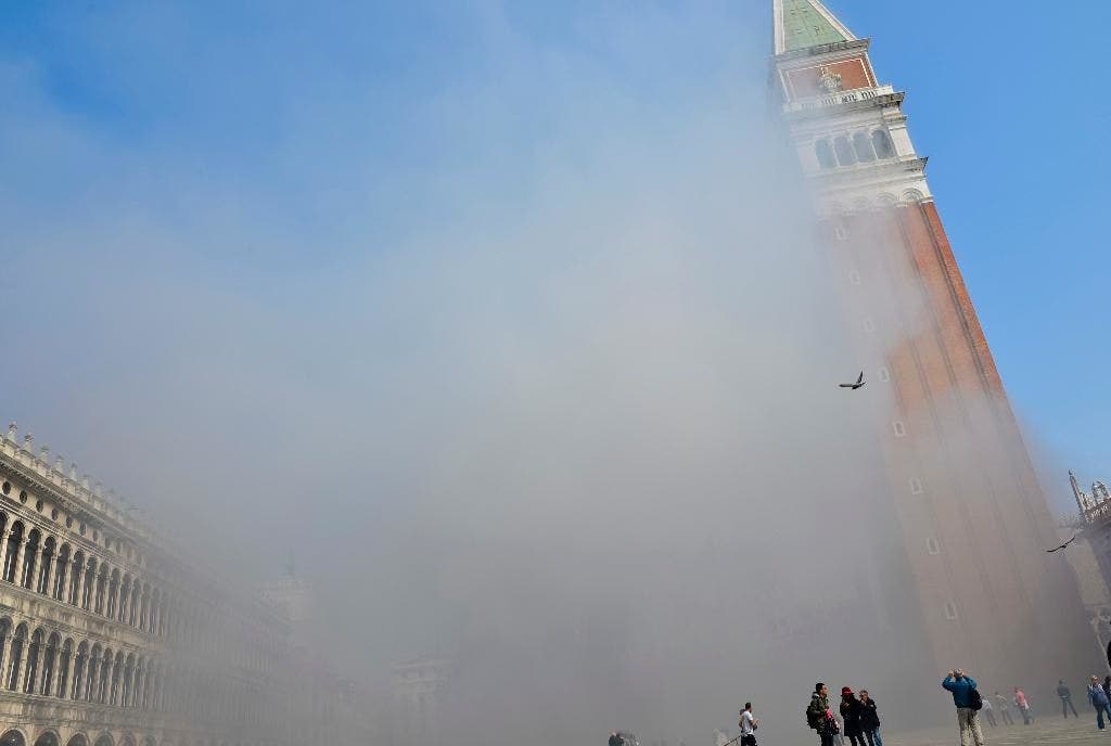 Italian media: Thieves' smoke bombs spark panic in Venice | Fox News