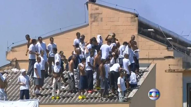 Hostages dangled from roof during prison riot | Fox News