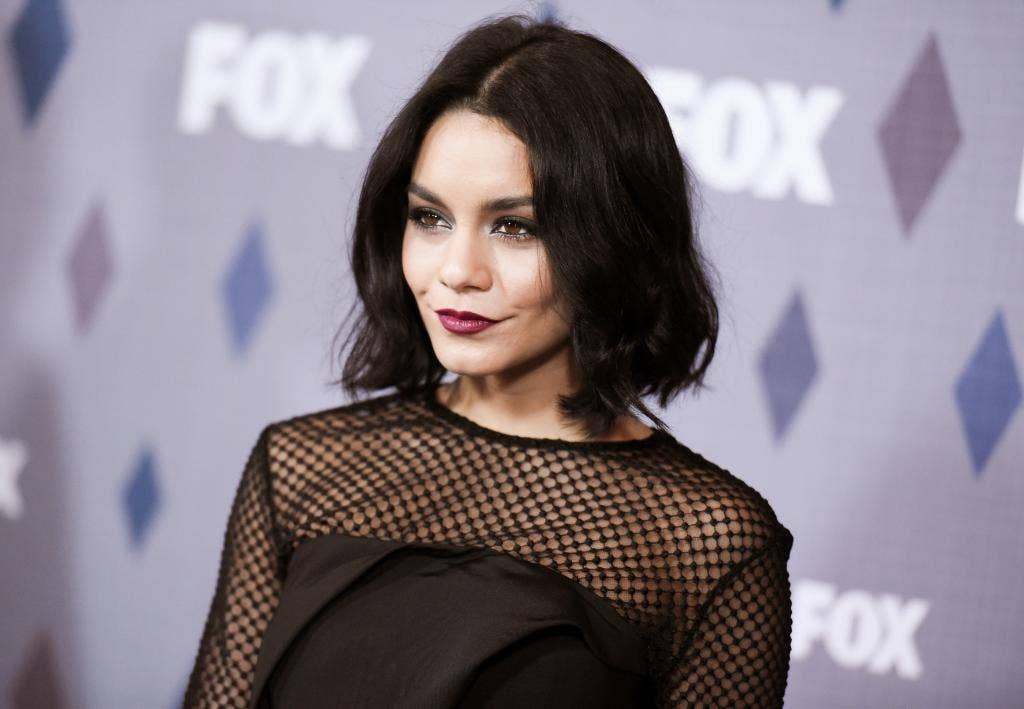 Actress agrees to pay $1,000 for carving on red rock wall | Fox News