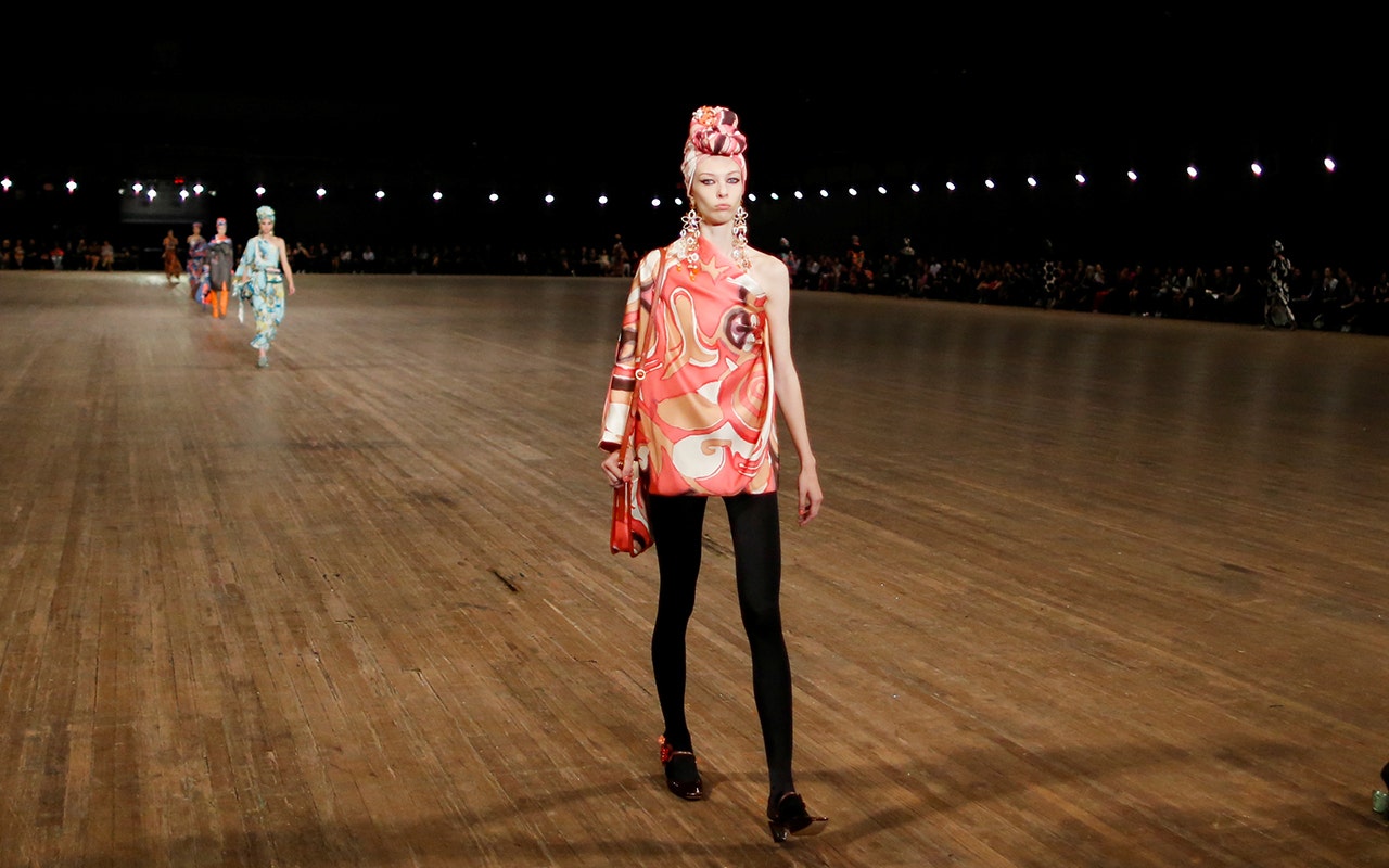 Model goes from Chipotle to runway in 10 days after being discovered ...