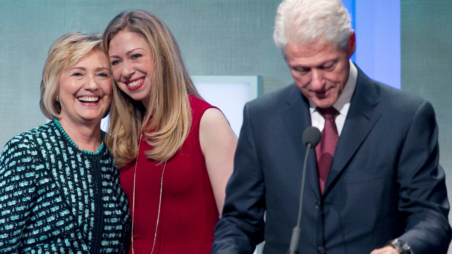 Clinton's overlapping world of politics, philanthropy has her critics ...