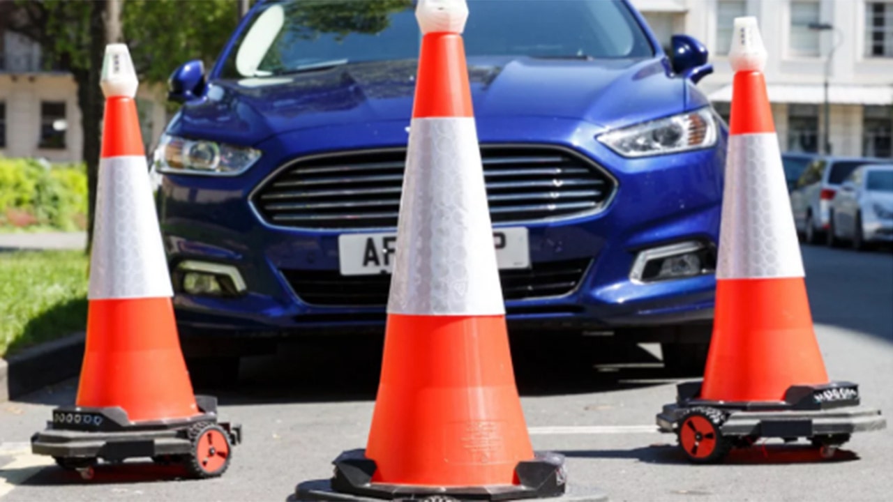 Robot traffic cones revealed that can move themselves into position on ...