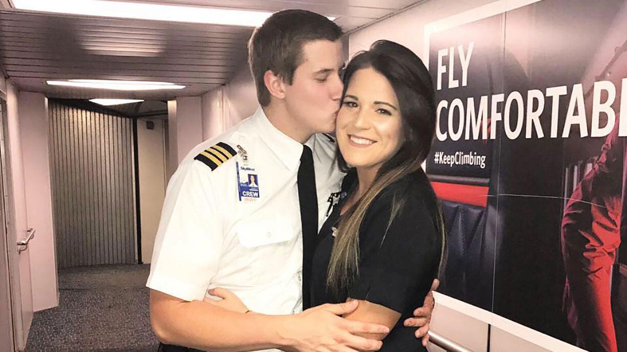 Pilot proposes to flight attendant in front of passengers | Fox News