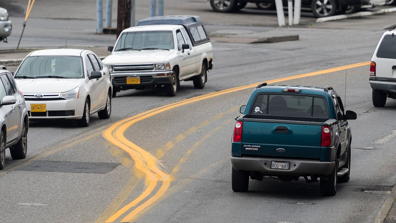 Crooked highway stripes irritating Alaska drivers | Fox News