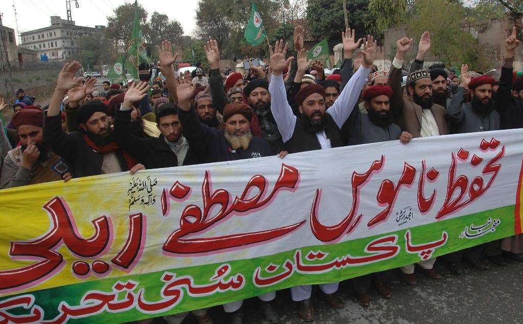 Violence at Pakistan rally in support of blasphemy laws | Fox News