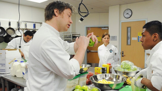 School Chief Sides With Celeb Chef Oliver in L.A. Food Fight | Fox News
