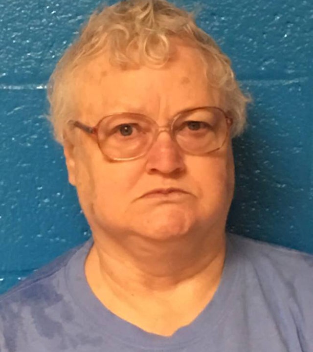 North Carolina woman lived with mom's decomposing body for months to ...