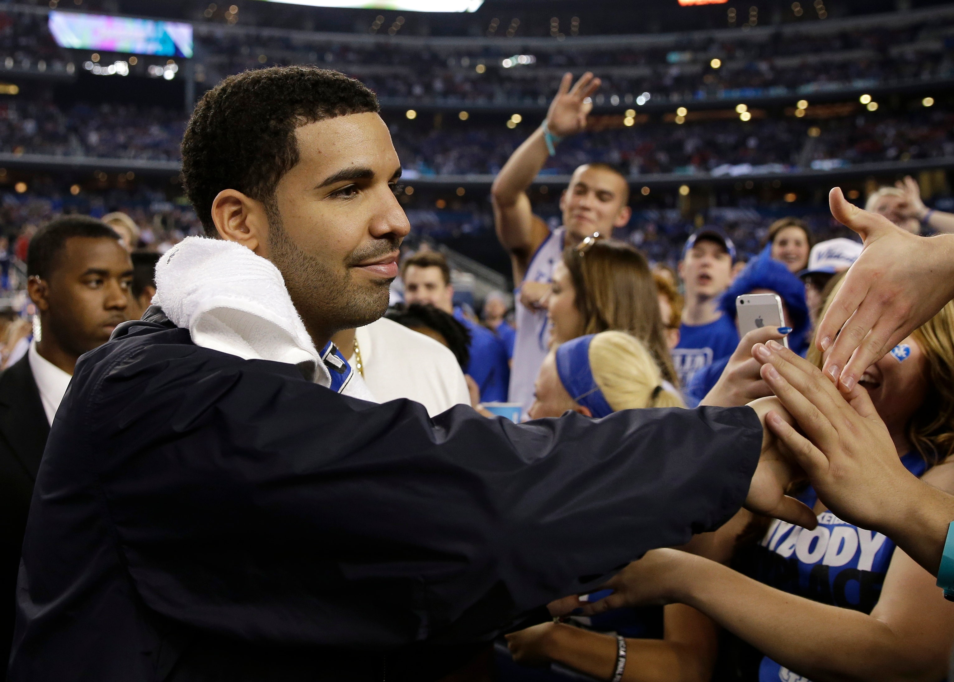 Rapper Drake helps the Wildcats celebrate | Fox News