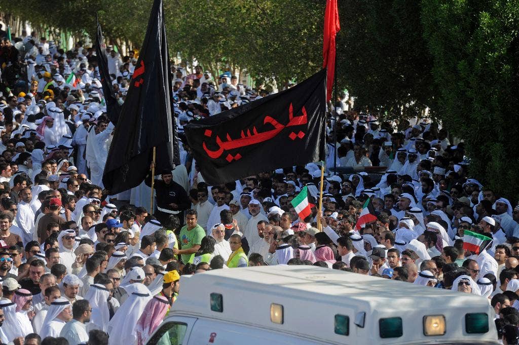 Kuwait police question suspects in Shiite mosque bombing as mourners ...