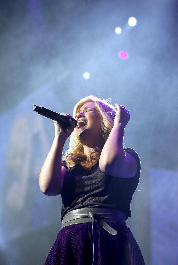 Kelly Clarkson Goes Country | Fox News