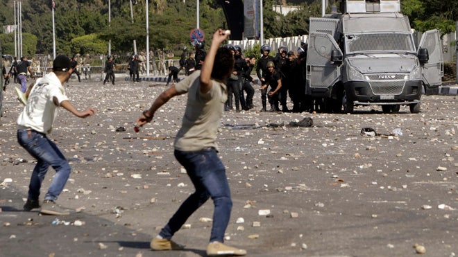 Egyptian Police Pro Morsi Protesters Clash Around Cairo University