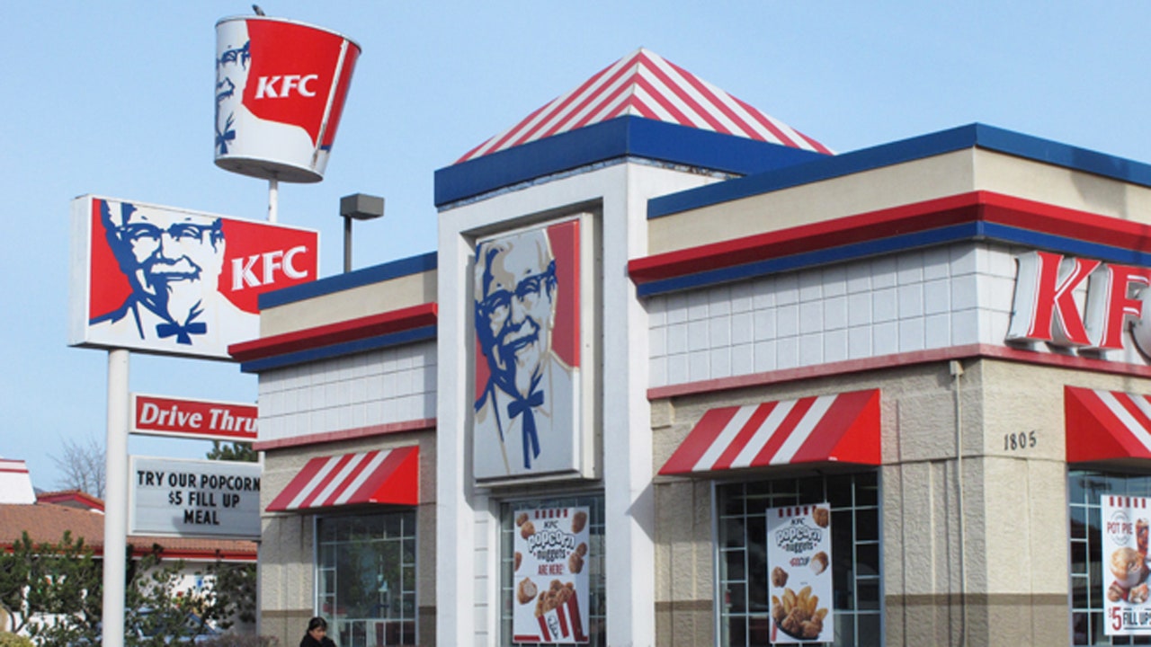 Man drives 870 miles to get KFC for his wife to celebrate anniversary