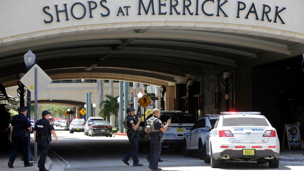 Florida mall shooting: Second victim dies after being shot by fired ...