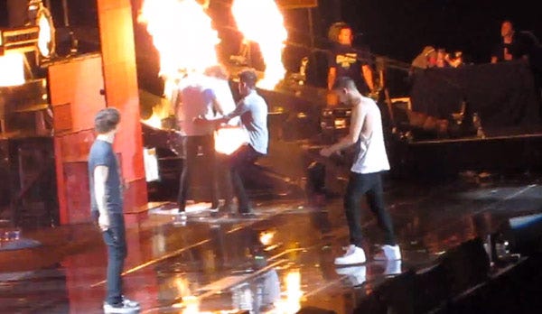 Harry Styles' hair nearly catches on fire during One Direction concert ...