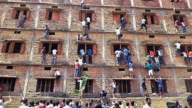 600 Indian students expelled after footage shows parents scaling walls ...