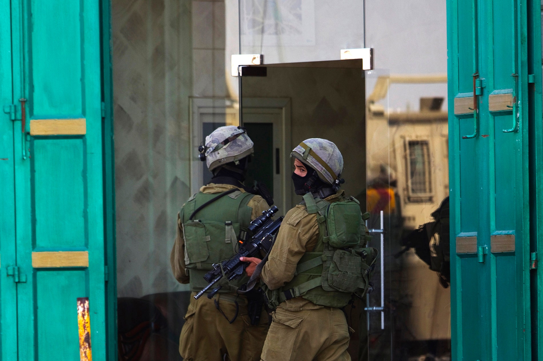 Israel and Hamas in advanced talks over prisoner swap, report says ...