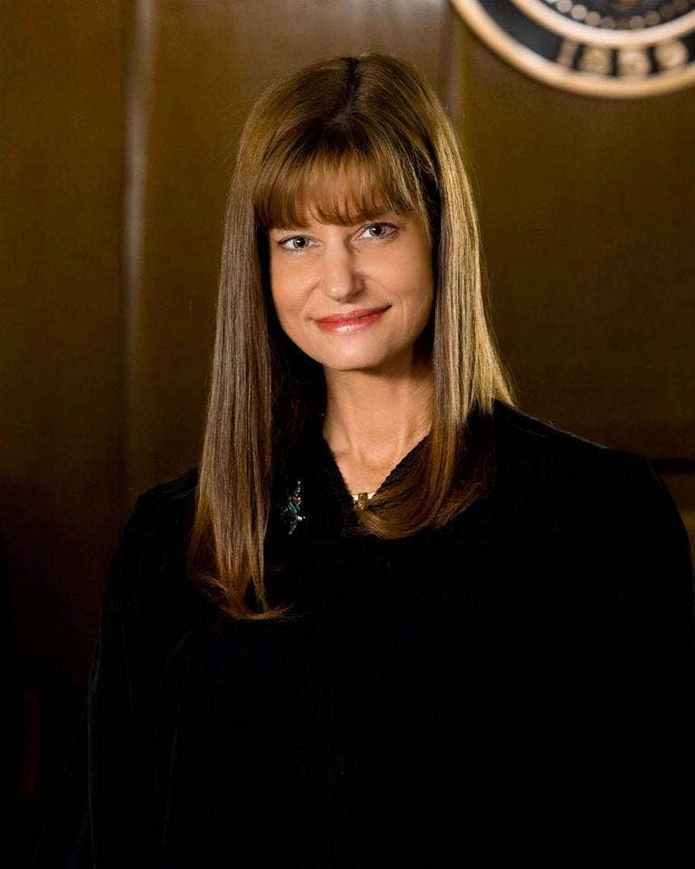 Judge locks self in courtroom, causes $3G in damage trying to break ...