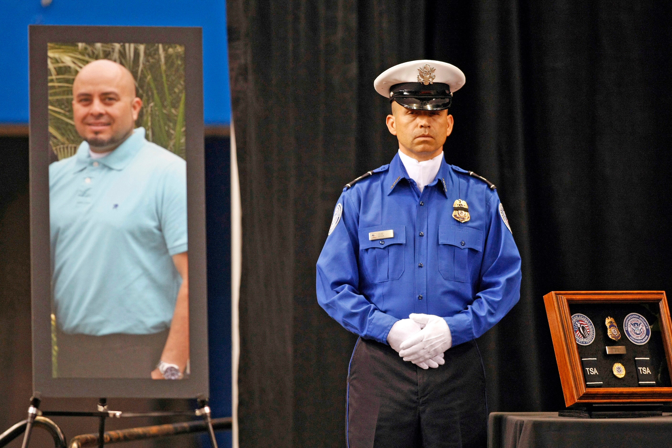 Gunman who stormed LAX and killed officer enters plea to will avoid ...