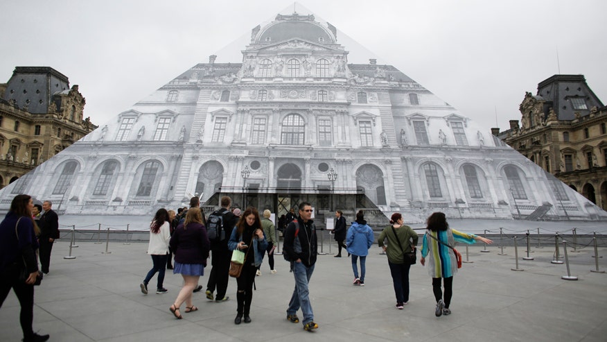 Seine River still rising in Paris as streets flood, landmarks shut ...