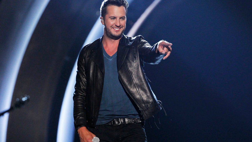 Luke Bryan suffers embarrassing wardrobe malfunction on 'Today' | Fox News