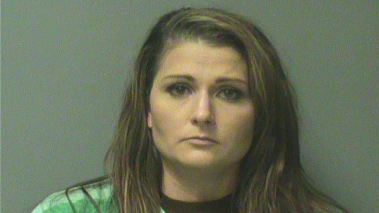 Mom who toured Europe, leaving 4 kids home alone, gets probation | Fox News
