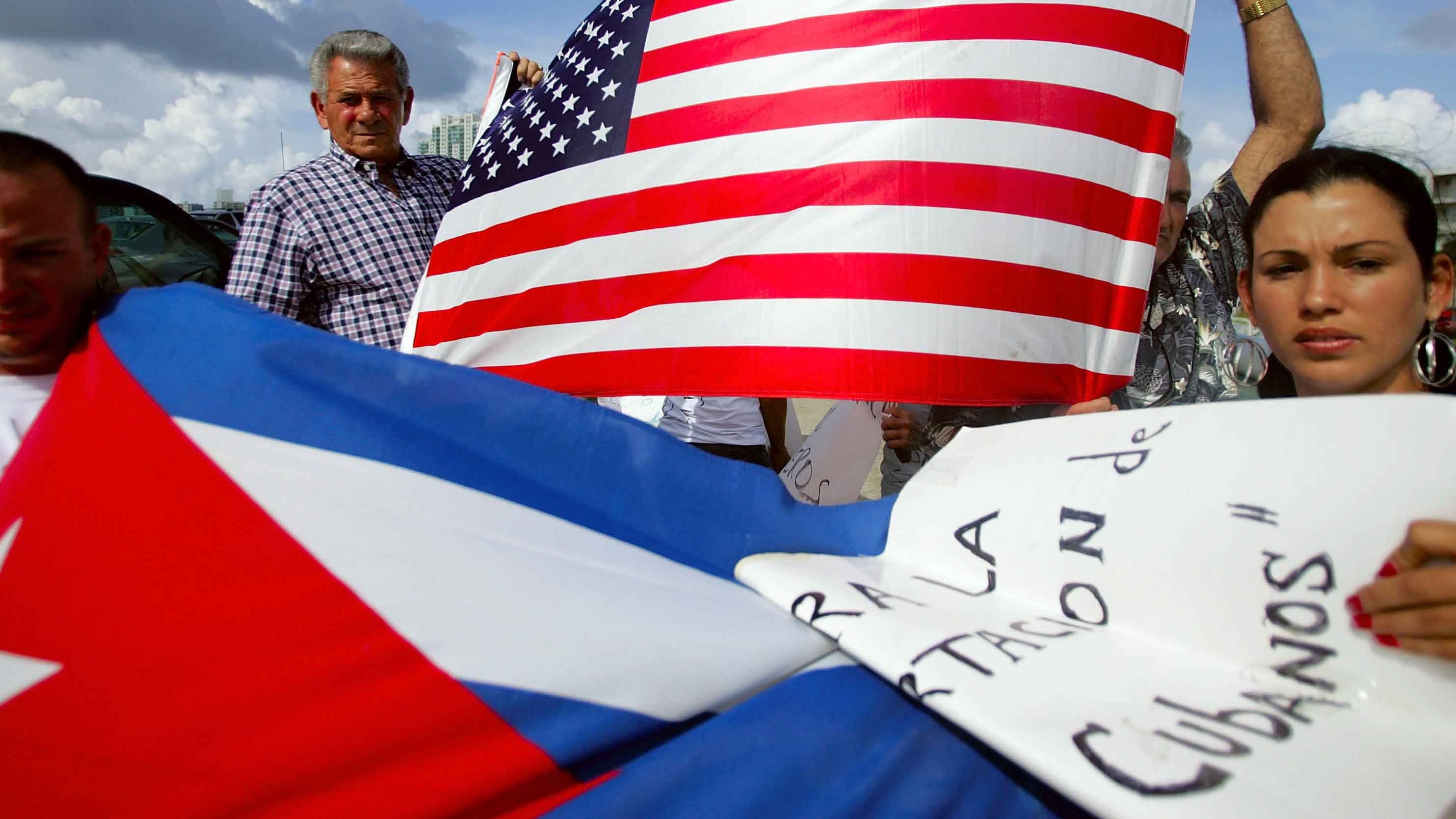 Millennial Cuban-Americans abandoning GOP to support Clinton, poll ...