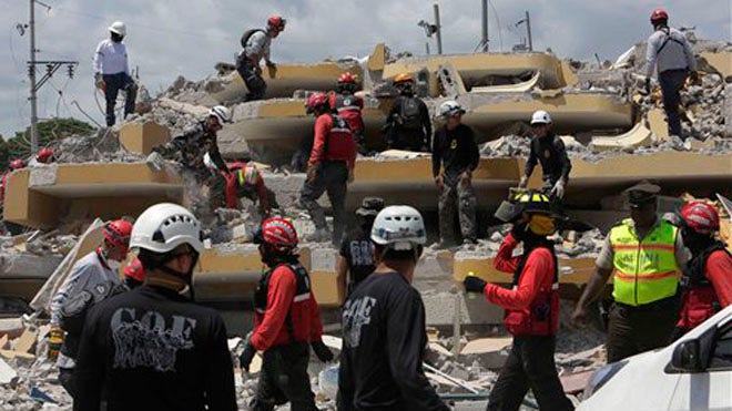 Ecuadoran earthquake survivor rescued after 40 hours under rubble | Fox ...